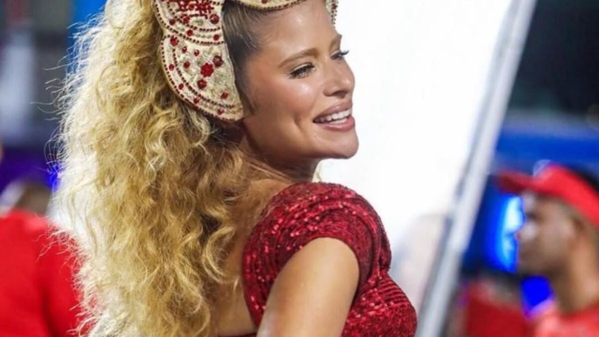 Isadora Cruz estreia no Carnaval do Rio como destaque em carro alegórico