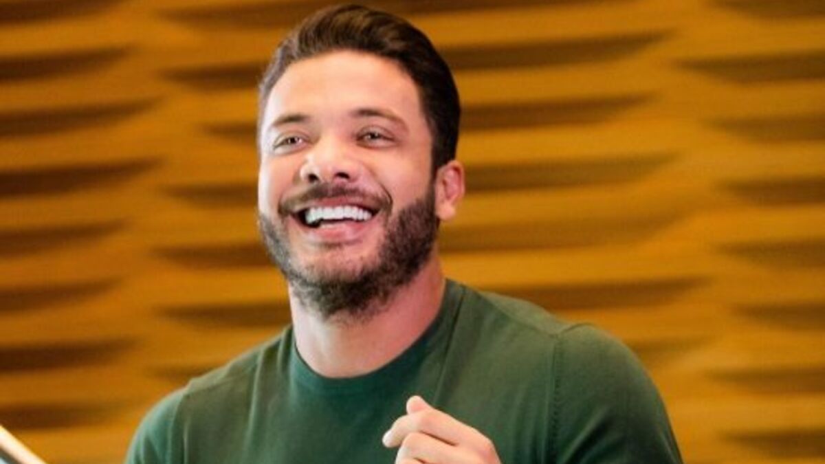 Safadão deixa hotel e canta com trio, no meio do público, em Campina ...