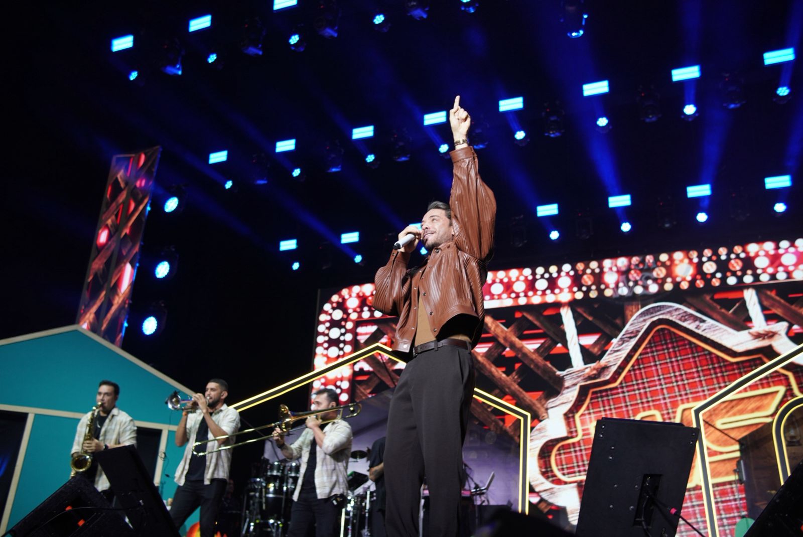 Wesley Safadão homenageia cantores do forró tradicional no São João ...