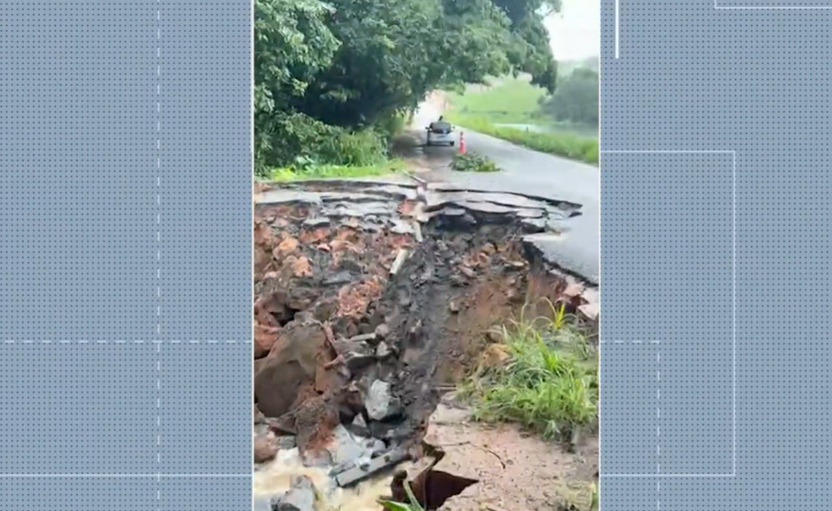 Cratera se abre após fortes chuvas e rodovia PB-032 é interditada ...