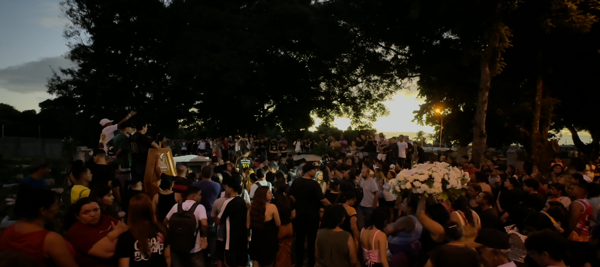 Sob escolta policial, corpos de jovens mortos em ataque a tiros são ...