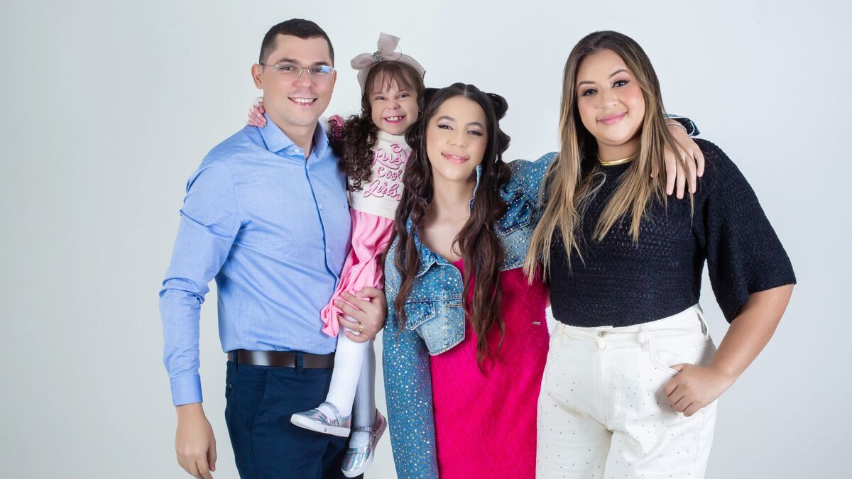 Família youtuber: pai larga emprego e aumenta renda da família em 100 vezes